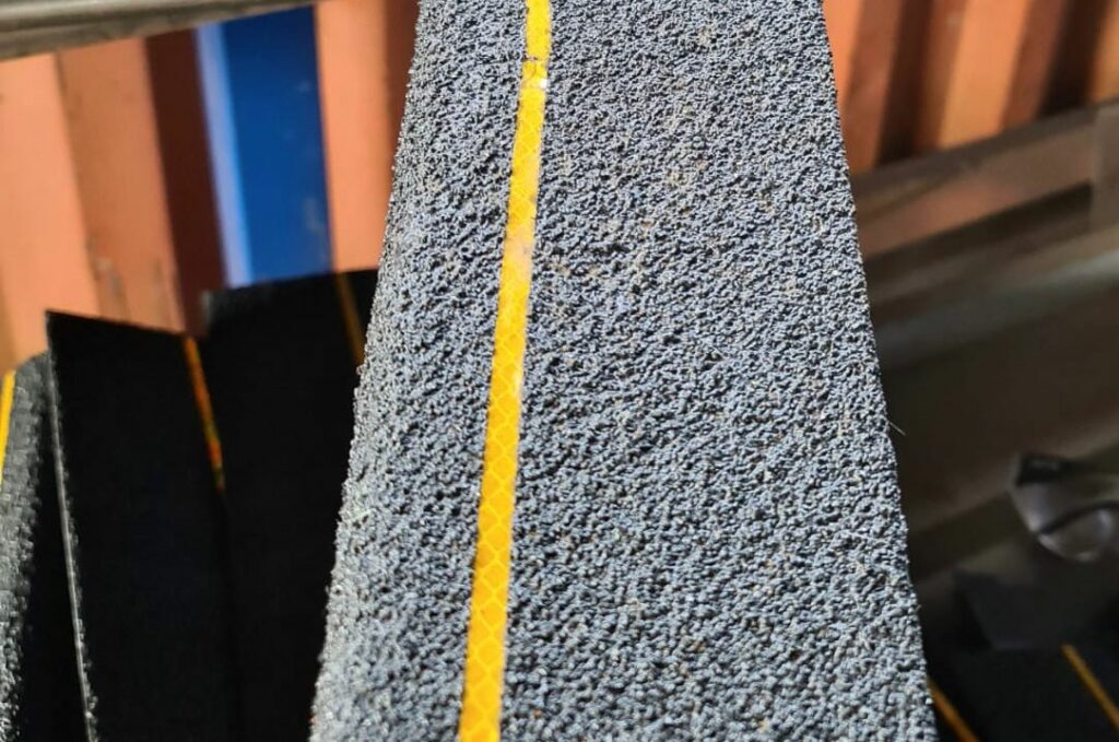 #20 Coarse Grit Stair Nosing Fibregrip Fibreglass Standard with Refglo ...